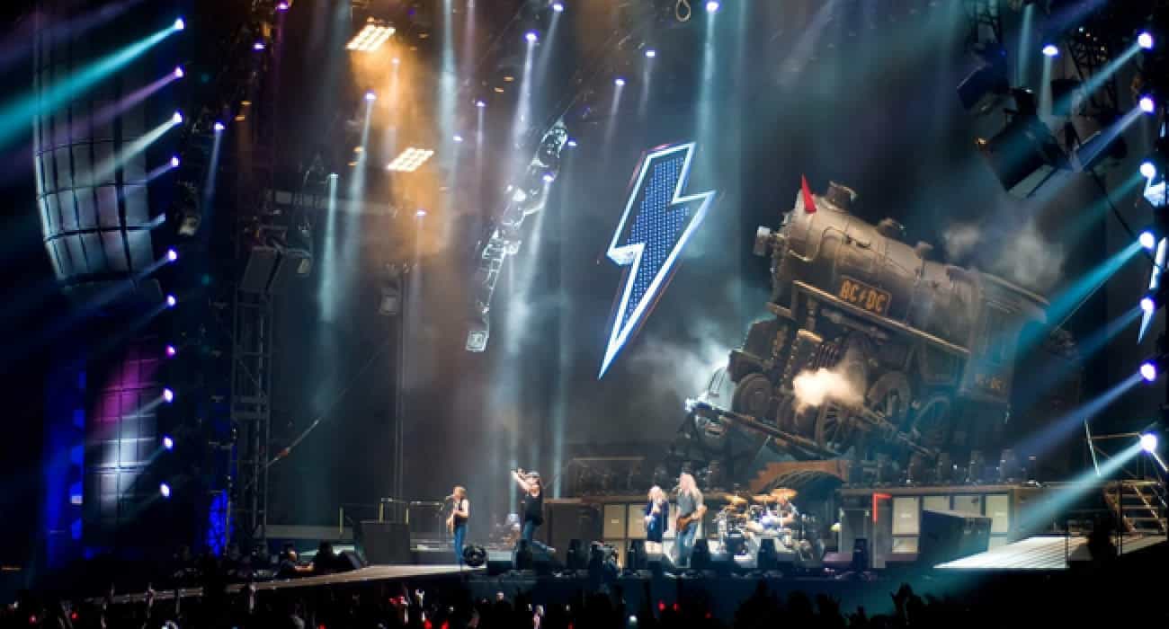 11 Loudest Sounds Ever Recorded | HeadphonesProReview