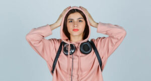 How to Wear Headphones Over Hoodie? | HeadphonesProReview